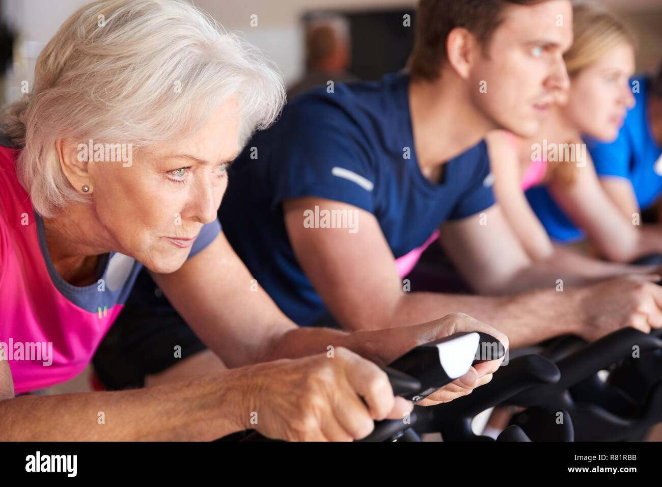 Group seniors gym hi-res stock photography and images - Alamy