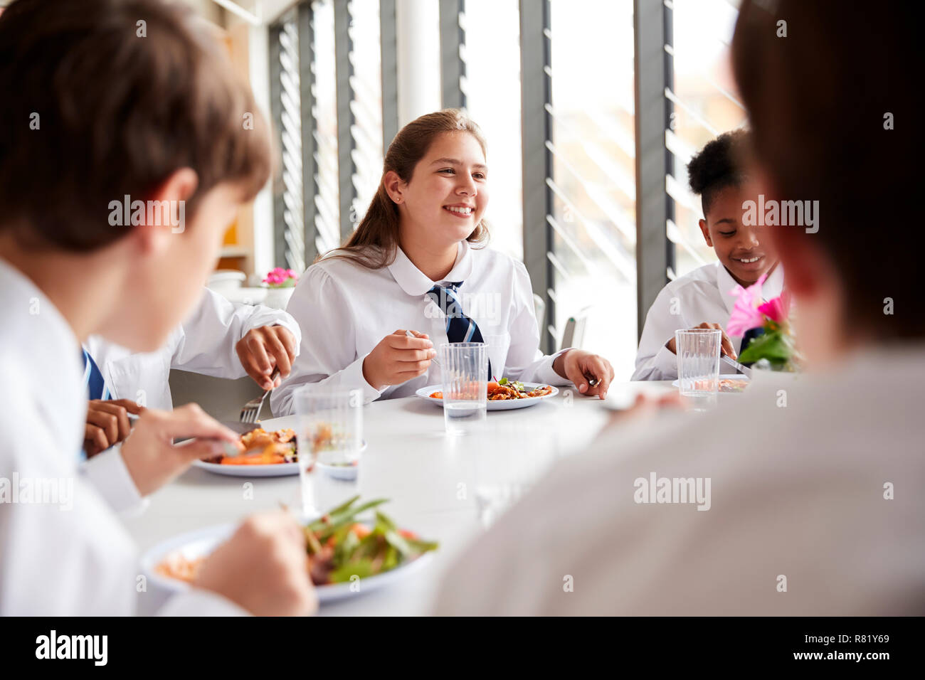 School lunch uk healthy hi-res stock photography and images - Alamy