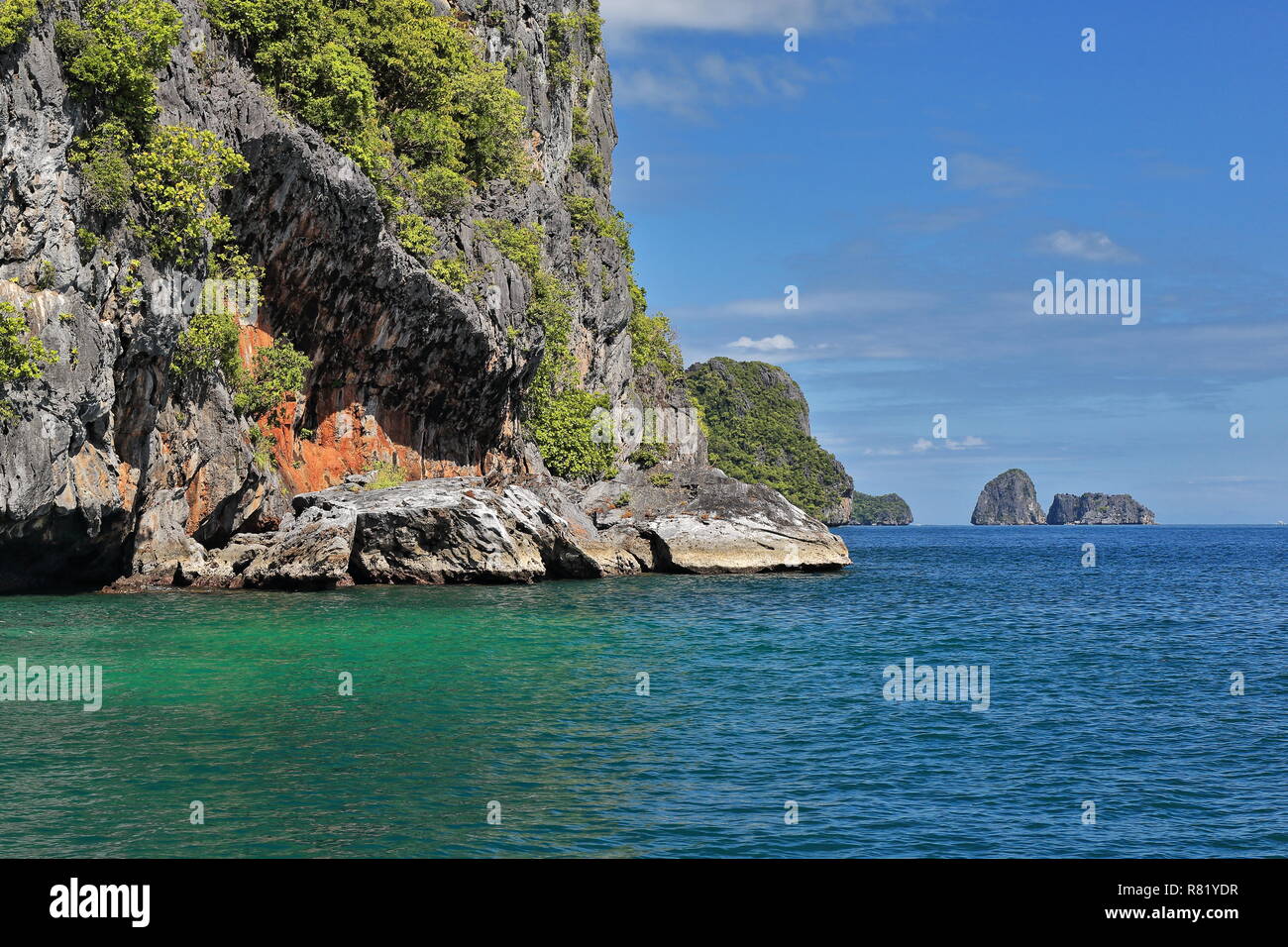 Sailing Bacuit bay from Corong Corong to Vigan island and Snake island ...