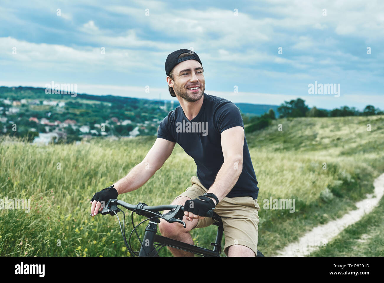 Cycling guy hi-res stock photography and images - Alamy