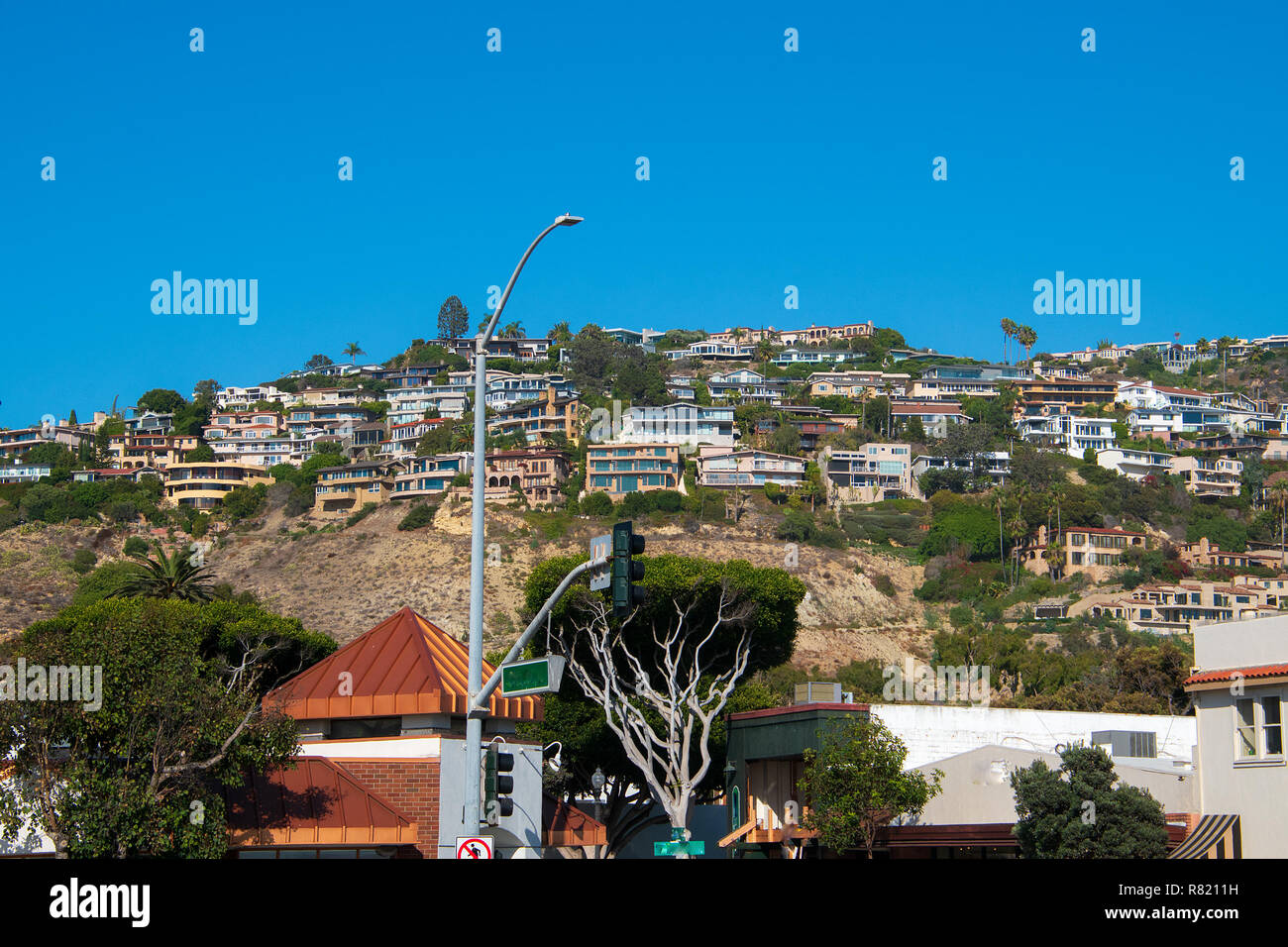 Housing on side of mountain hi-res stock photography and images - Alamy