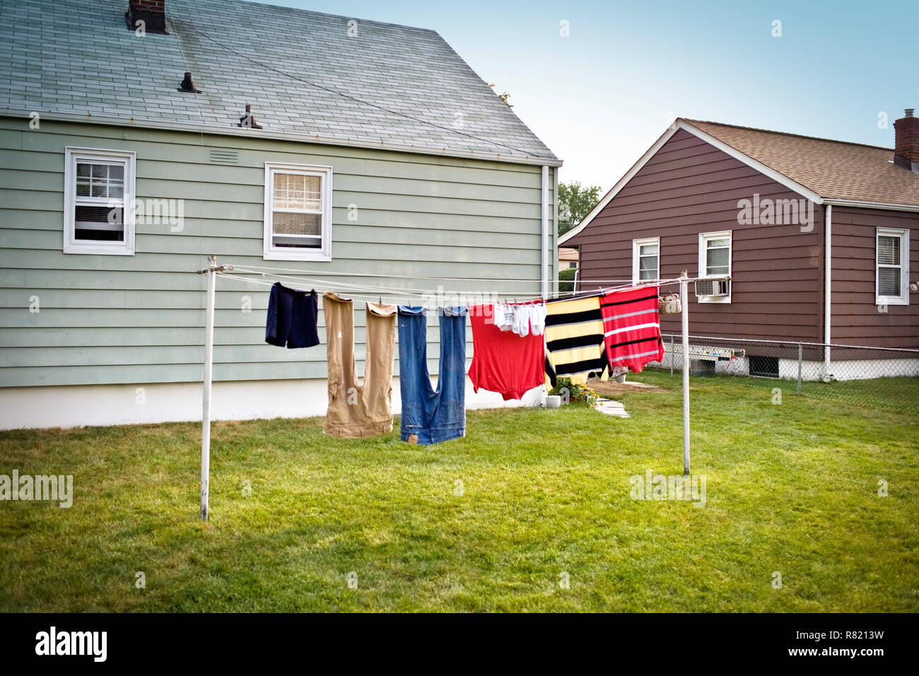 Laundry hanging from washing lines hi-res stock photography and images ...