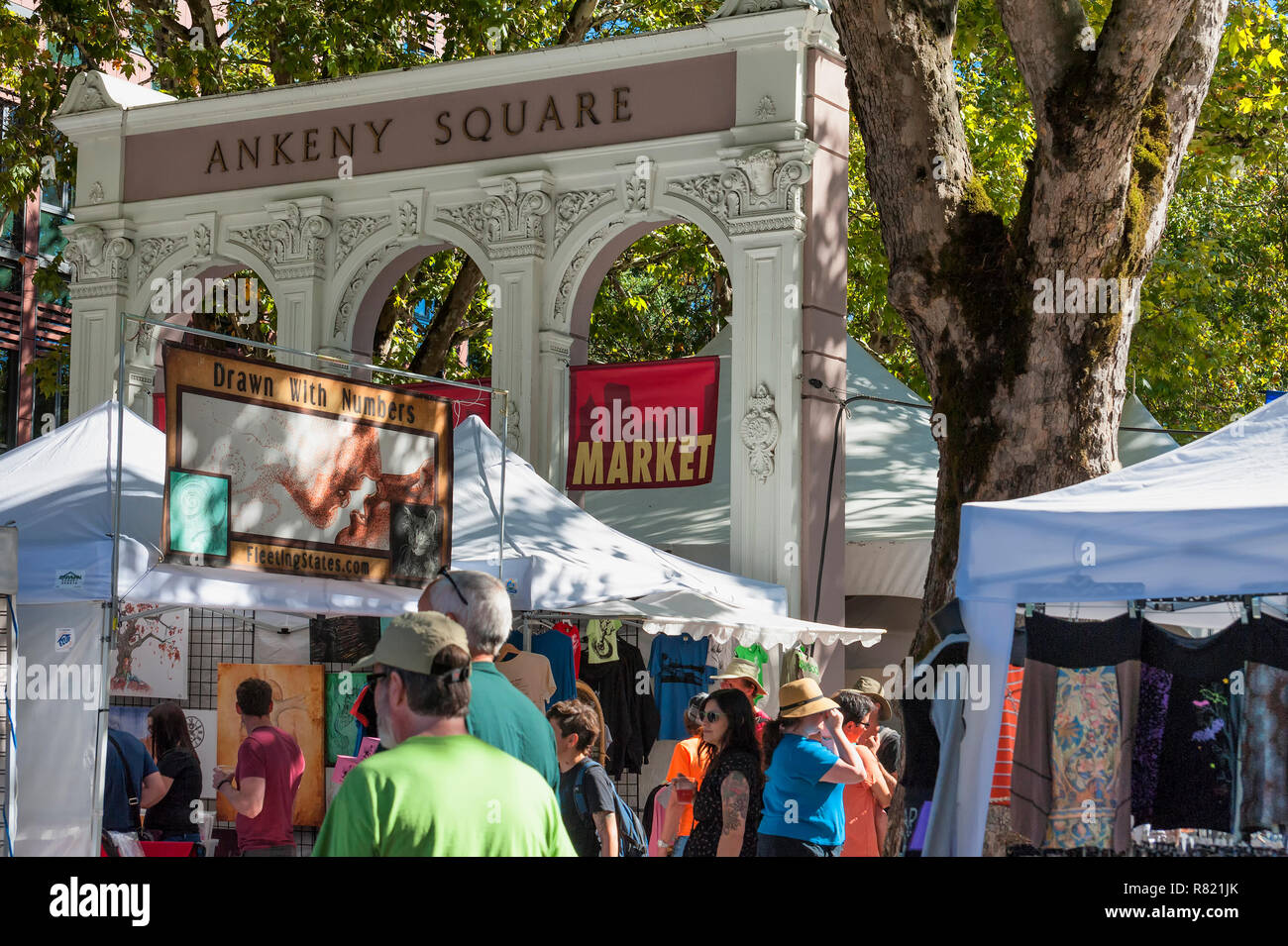 Market booths hi-res stock photography and images - Alamy