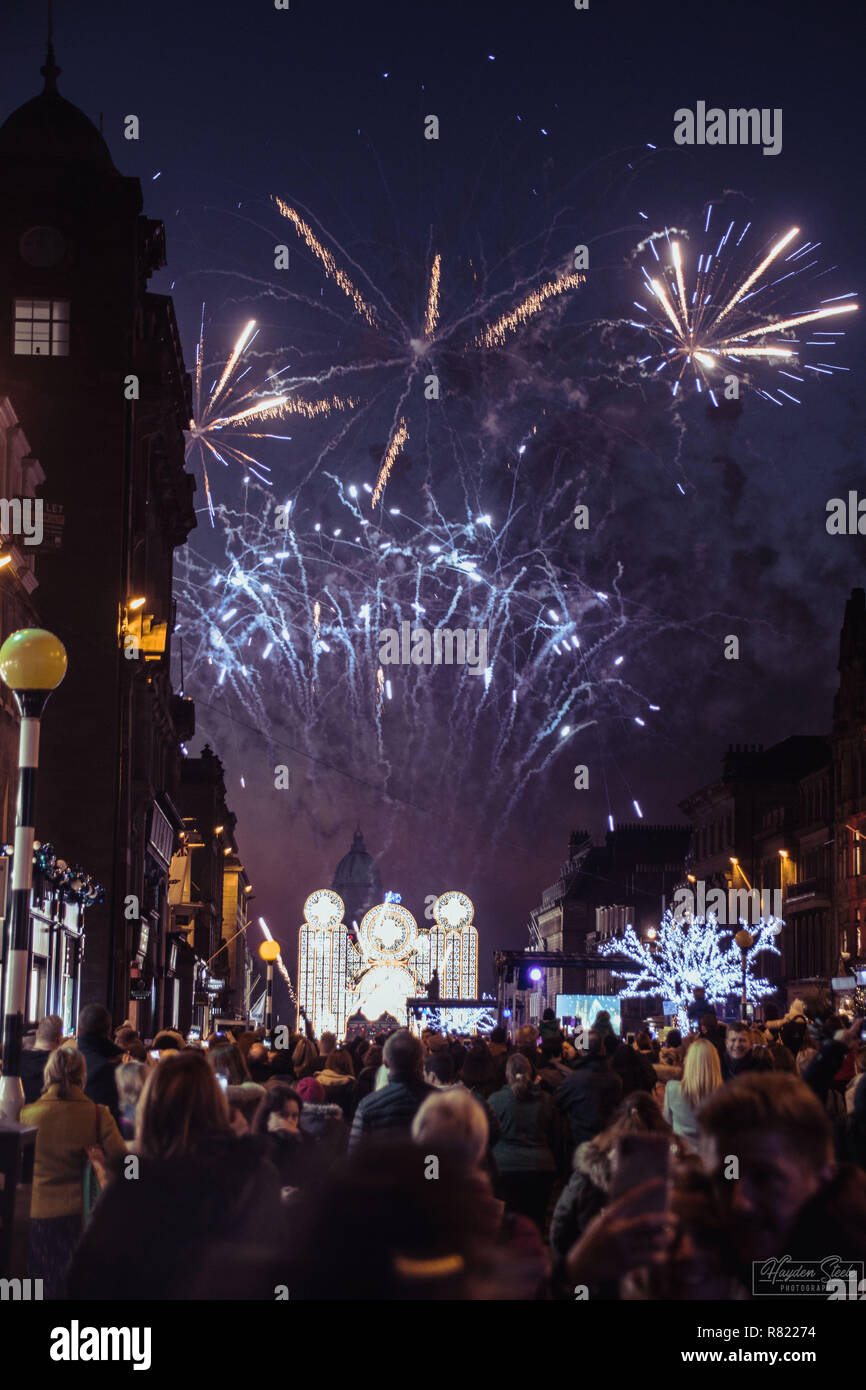 Edinburgh christmas markets hi-res stock photography and images - Alamy