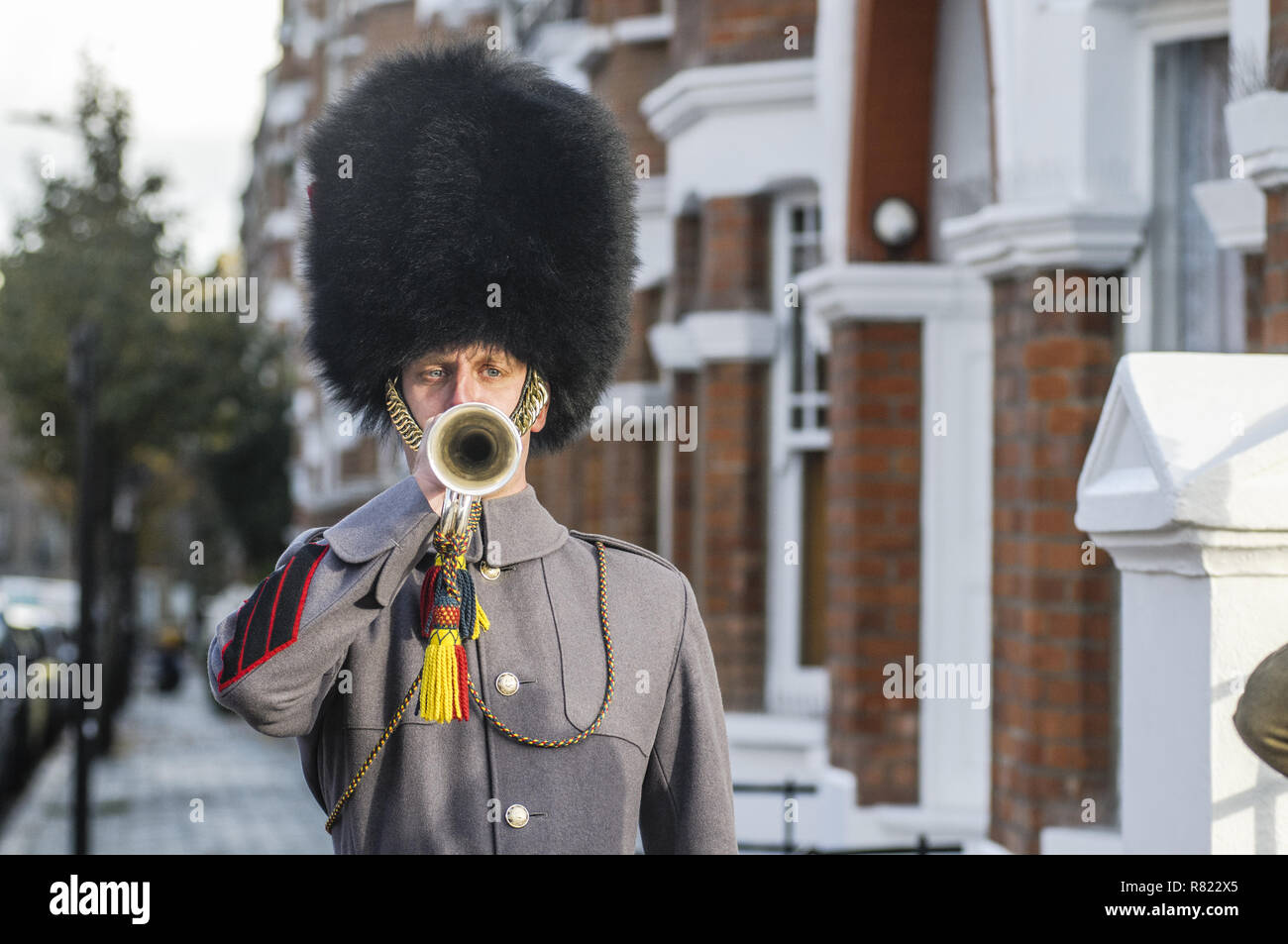 At 11:00, the bugle sounded in Lambeth, near the Stockwell station ...