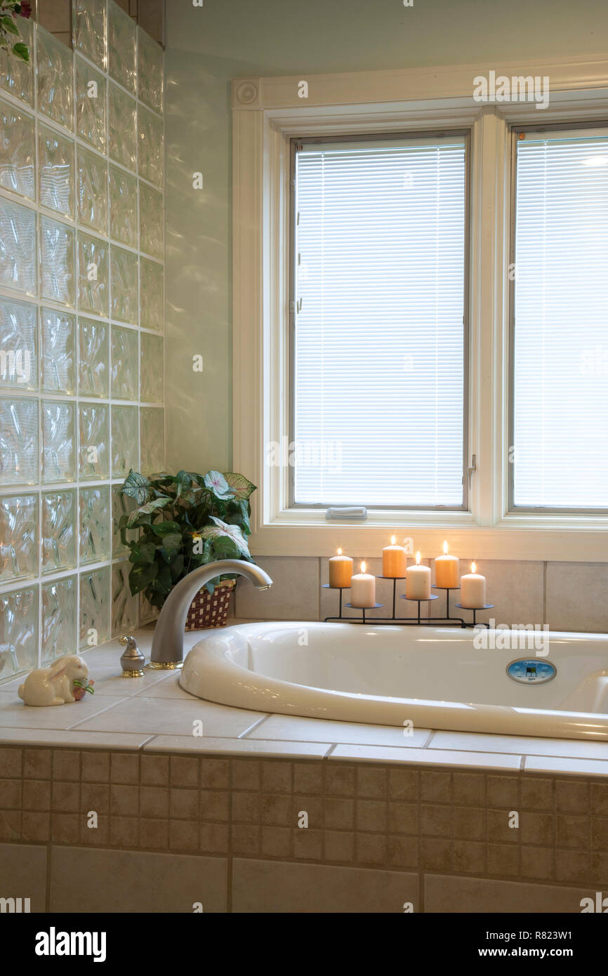 Well lit bathroom hi-res stock photography and images - Alamy