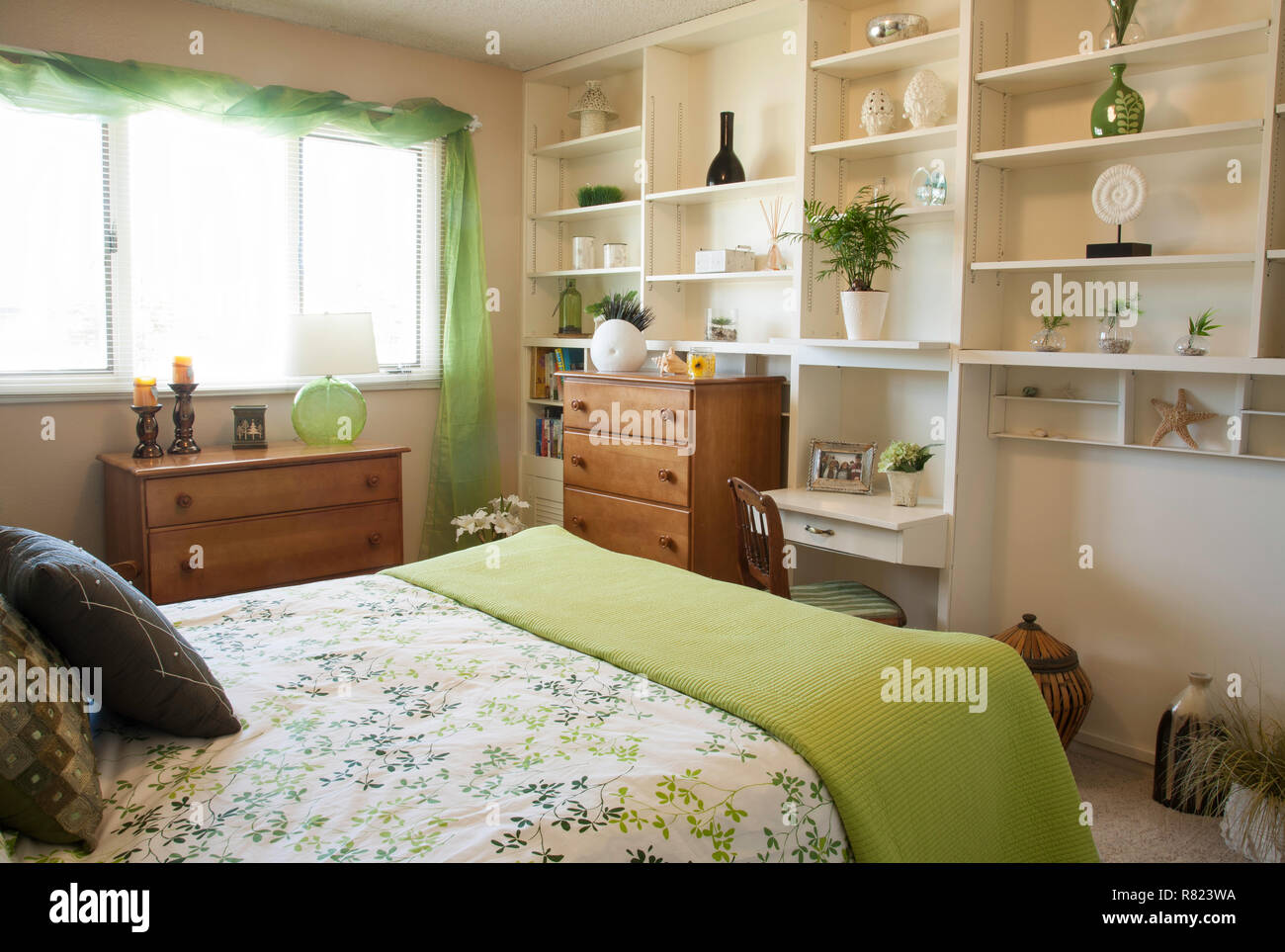 Middle class home interior bedroom hi-res stock photography and images ...
