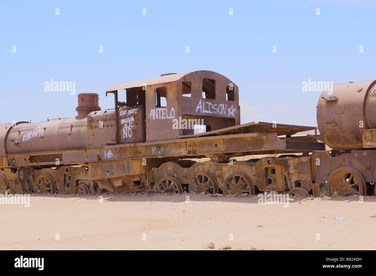 Uyuni, Bolivia. Rusty old steam locomotive. train cemetery on Bolivian altiplano Stock Photo - Alamy