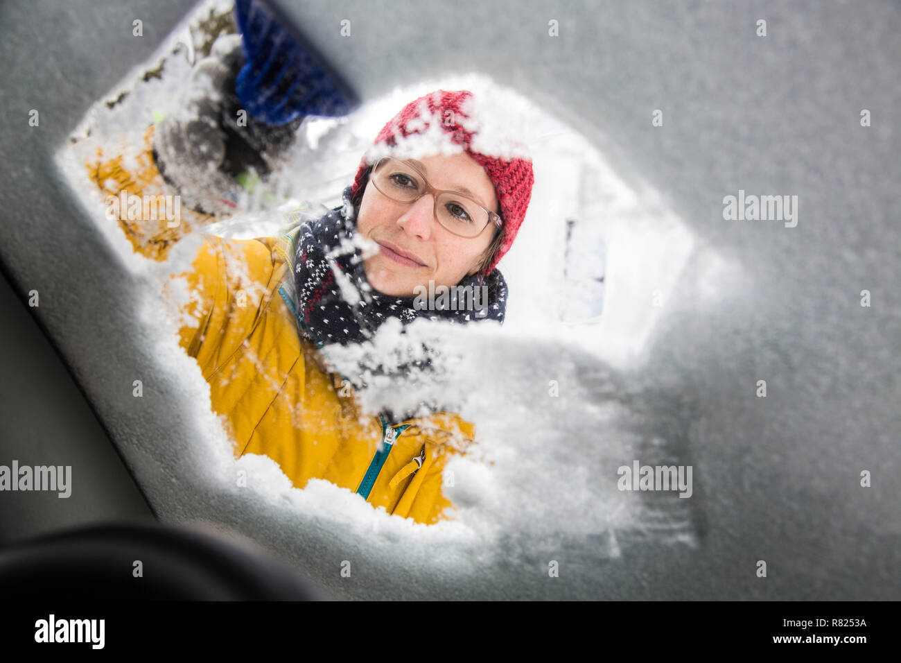Car scraper ice hi-res stock photography and images - Alamy