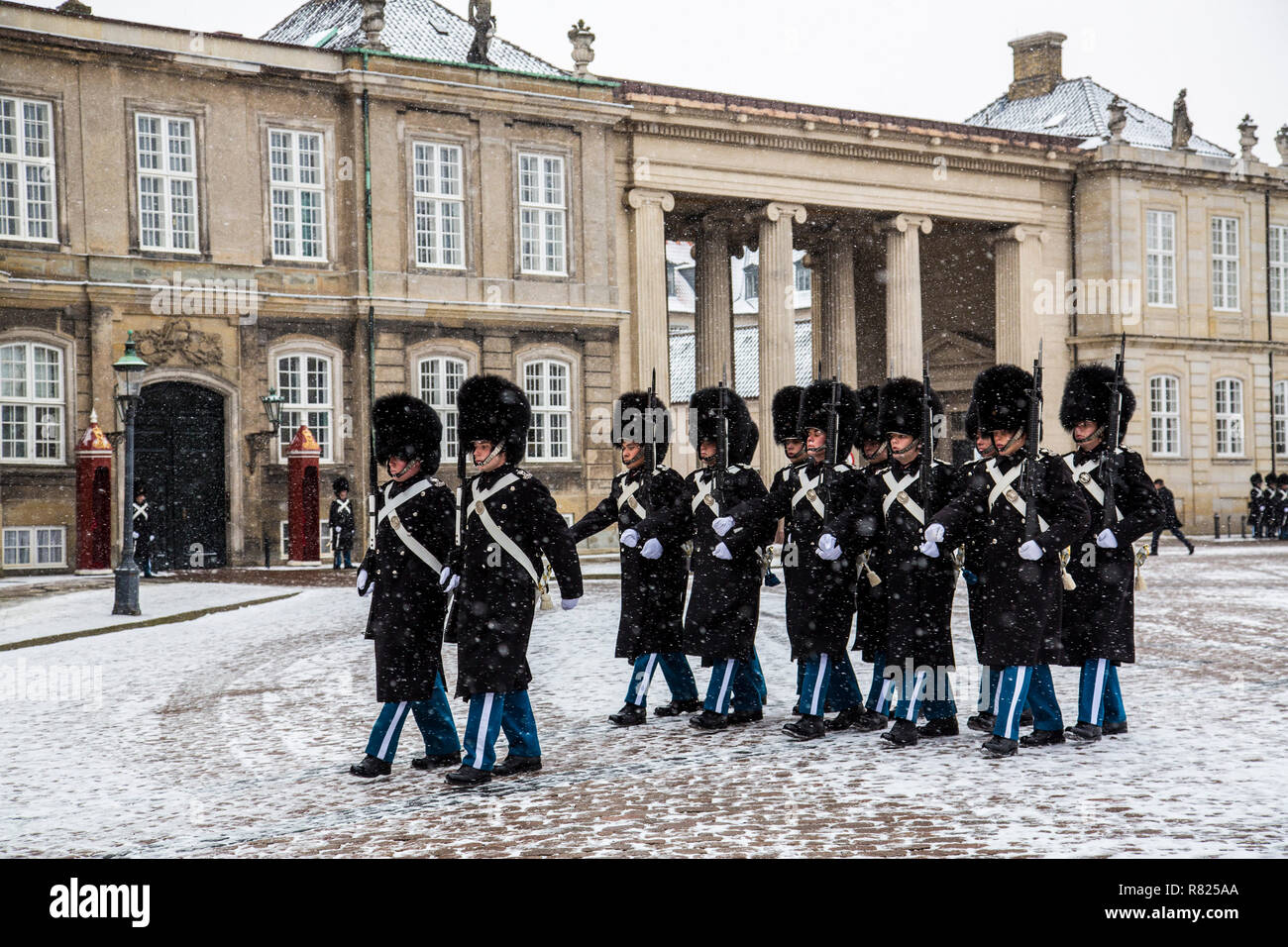 Changing of the guard, royal bodyguards, ceremony outside the ...