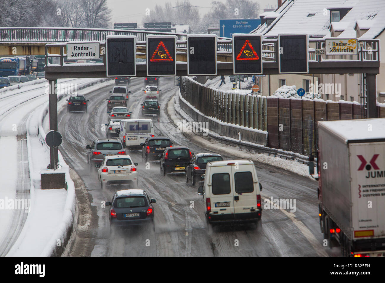 Heavy traffic on the A40 motorway in winter, "Ruhrschnellweg" Autobahn ...