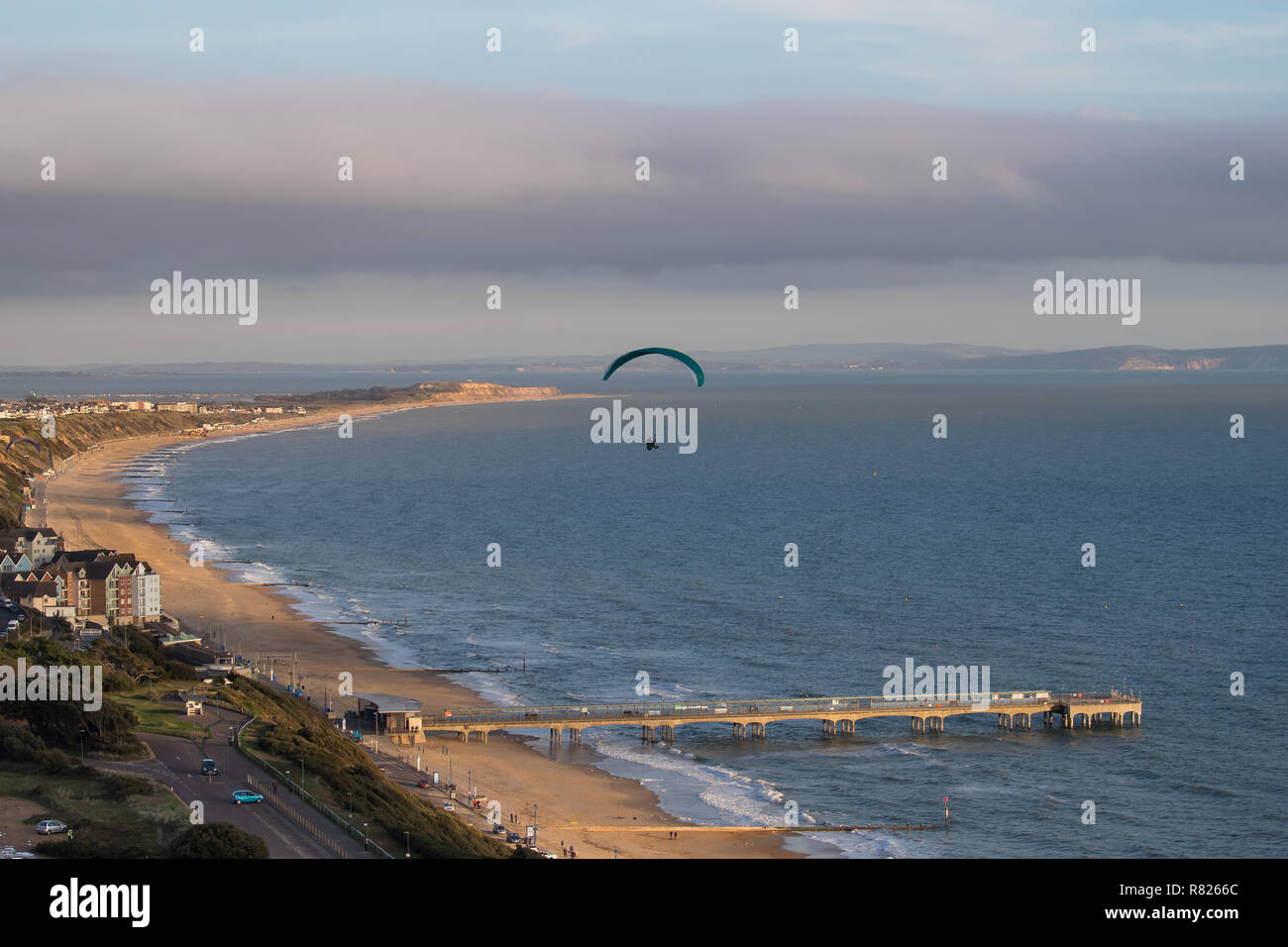 Paragliding along Bournemouth cliffs Stock Photo - Alamy