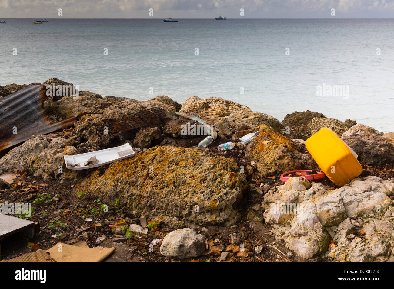 Caribbean plastic pollution hi-res stock photography and images - Alamy