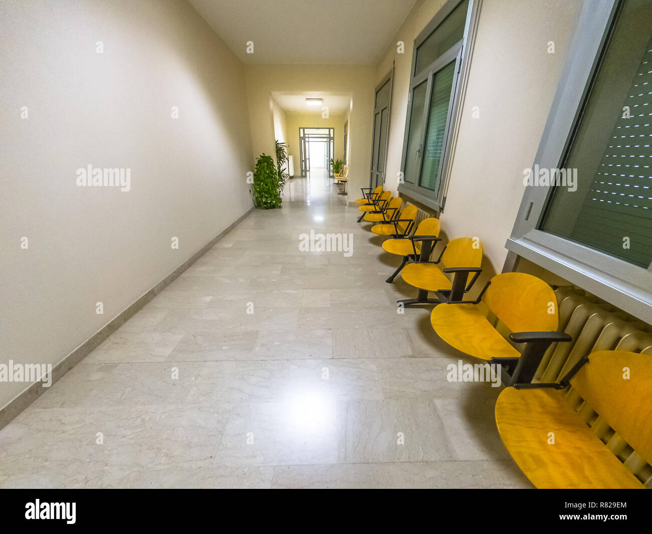 Hospital er waiting room hi-res stock photography and images - Alamy