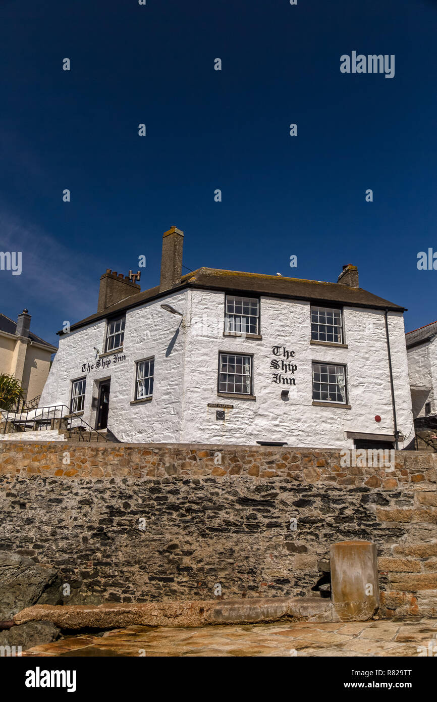 17th century pub hi-res stock photography and images - Alamy