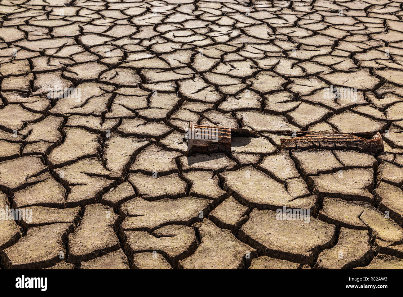 Empty lake hi-res stock photography and images - Alamy