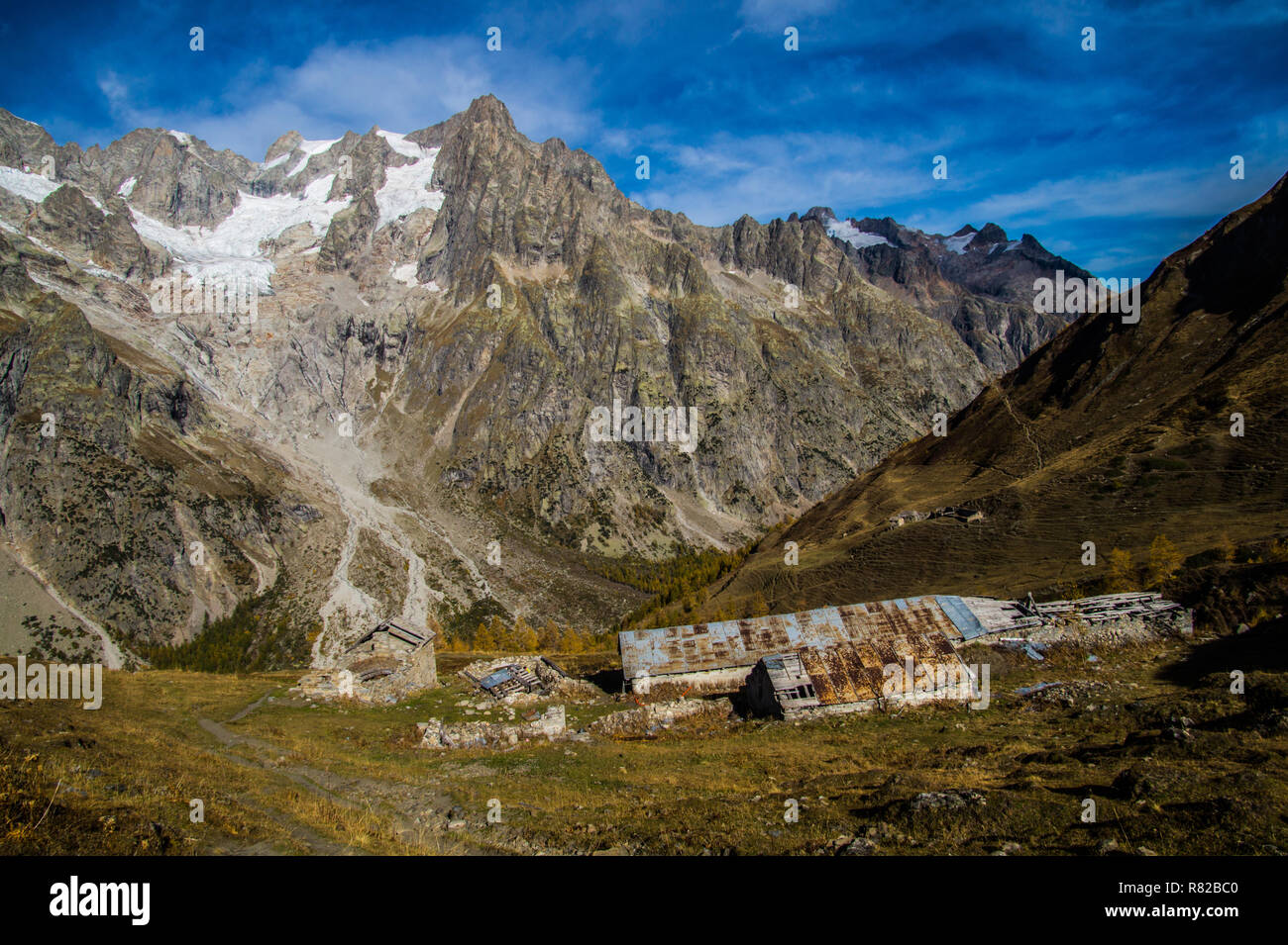 Refuge Bonatti High Resolution Stock Photography and Images - Alamy