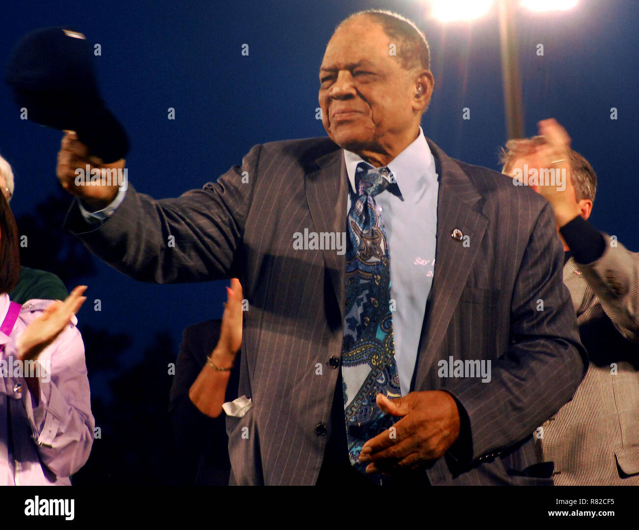 Willie Mays waves to fans during the dedication of the Hank Aaron ...