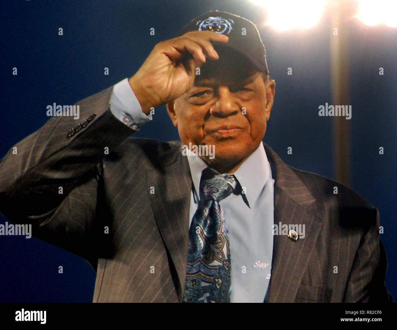 Willie Mays waves to fans during the dedication of the Hank Aaron ...