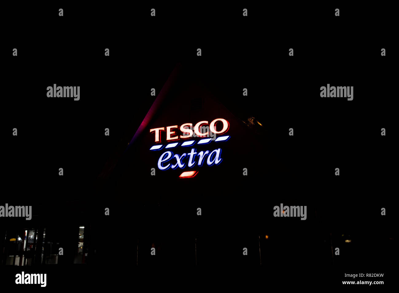 Tesco Store At Night Stock Photos & Tesco Store At Night Stock Images ...