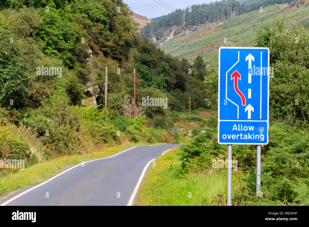 No overtaking sign uk hi-res stock photography and images - Alamy