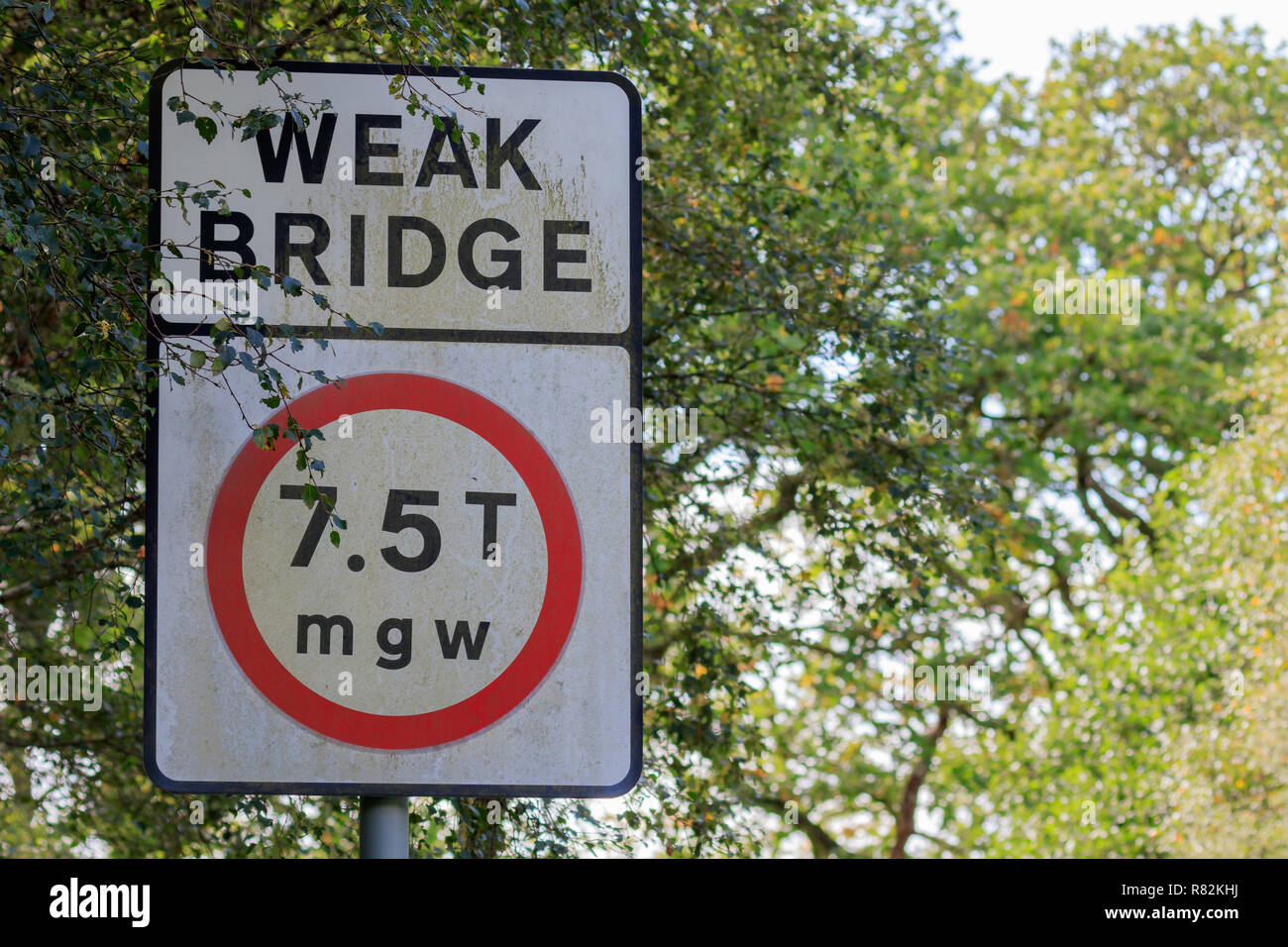 Weak Bridge Road Sign High Resolution Stock Photography and Images - Alamy
