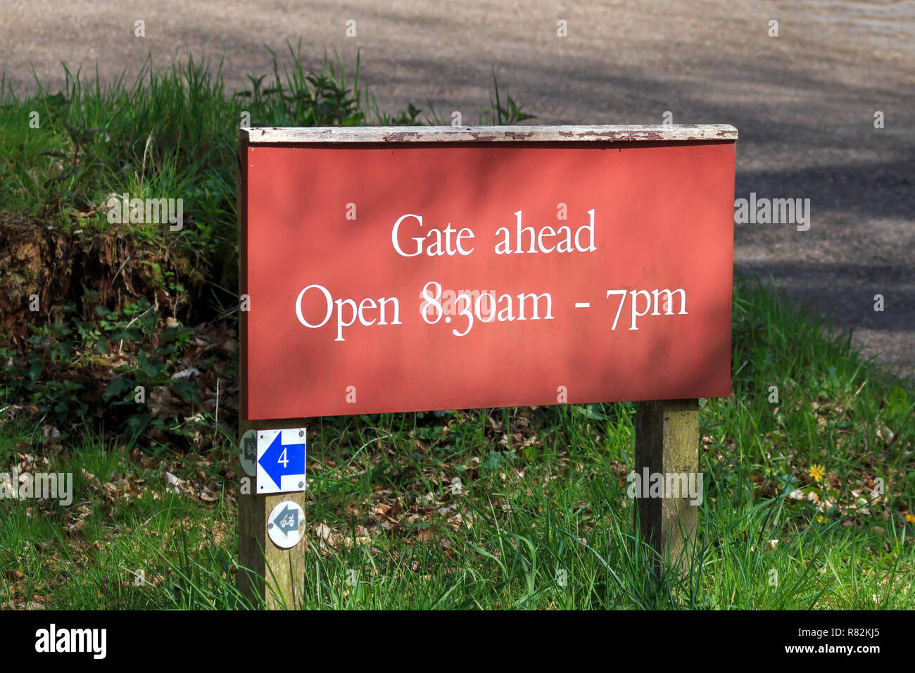 Red Gate ahead open 8 am to 7 pm sign Stock Photo - Alamy
