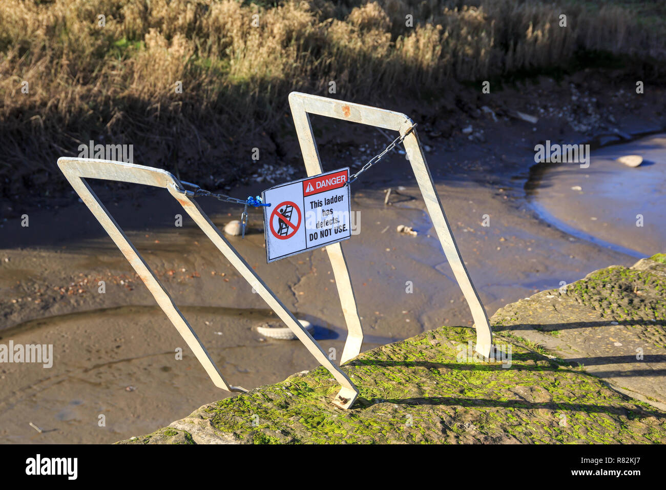 Quayside ladder hi-res stock photography and images - Alamy