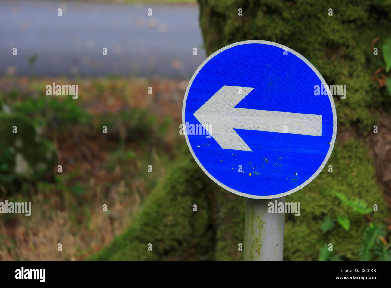 Arrow signage hi-res stock photography and images - Alamy