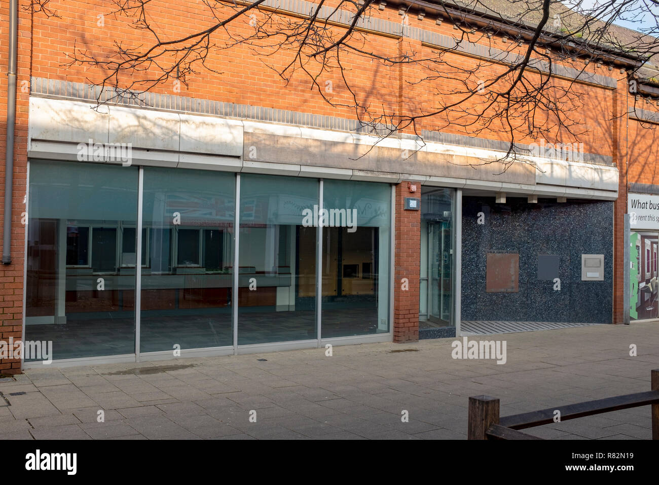 Bank closed england hi-res stock photography and images - Alamy