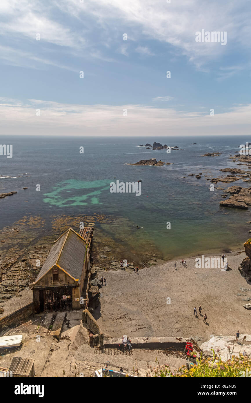 Lifeboat station cornwall hi-res stock photography and images - Alamy