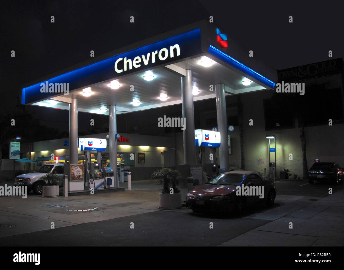 Pump station los angeles hi-res stock photography and images - Alamy