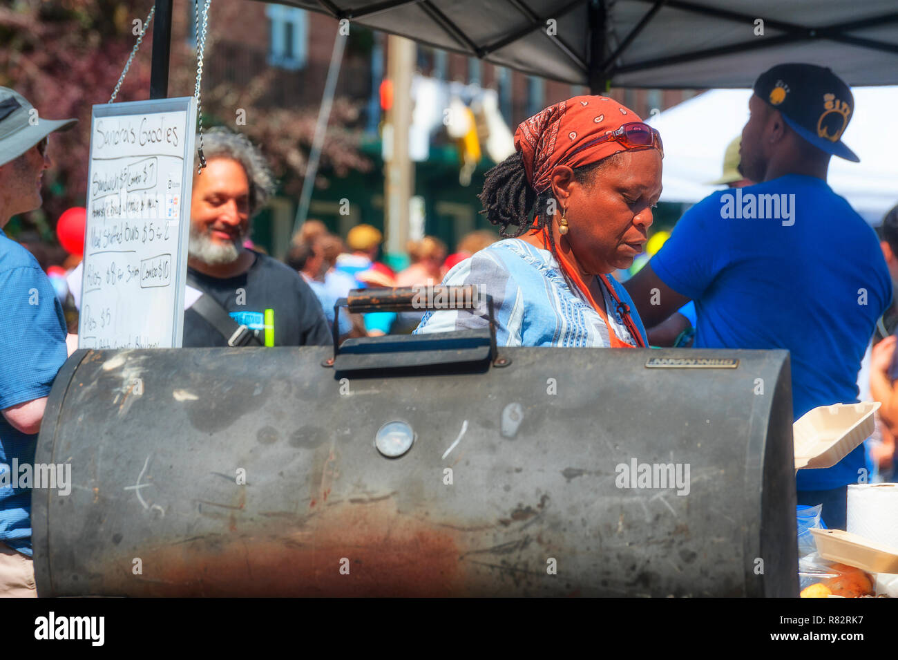 Community bbq hi-res stock photography and images - Alamy