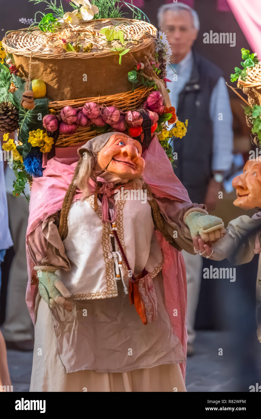 Medieval dolls hi-res stock photography and images - Alamy