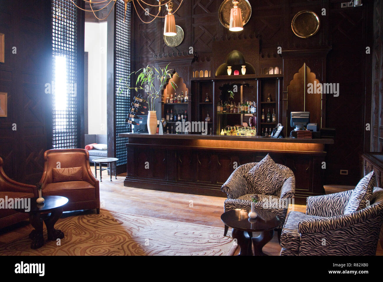 The victorian lounge bar hi-res stock photography and images - Alamy