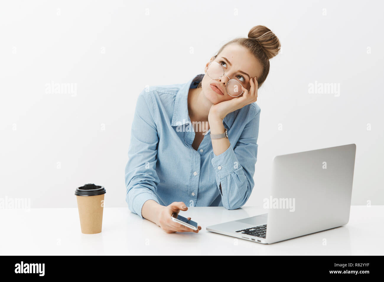 Smartphone woman boring hi-res stock photography and images - Alamy