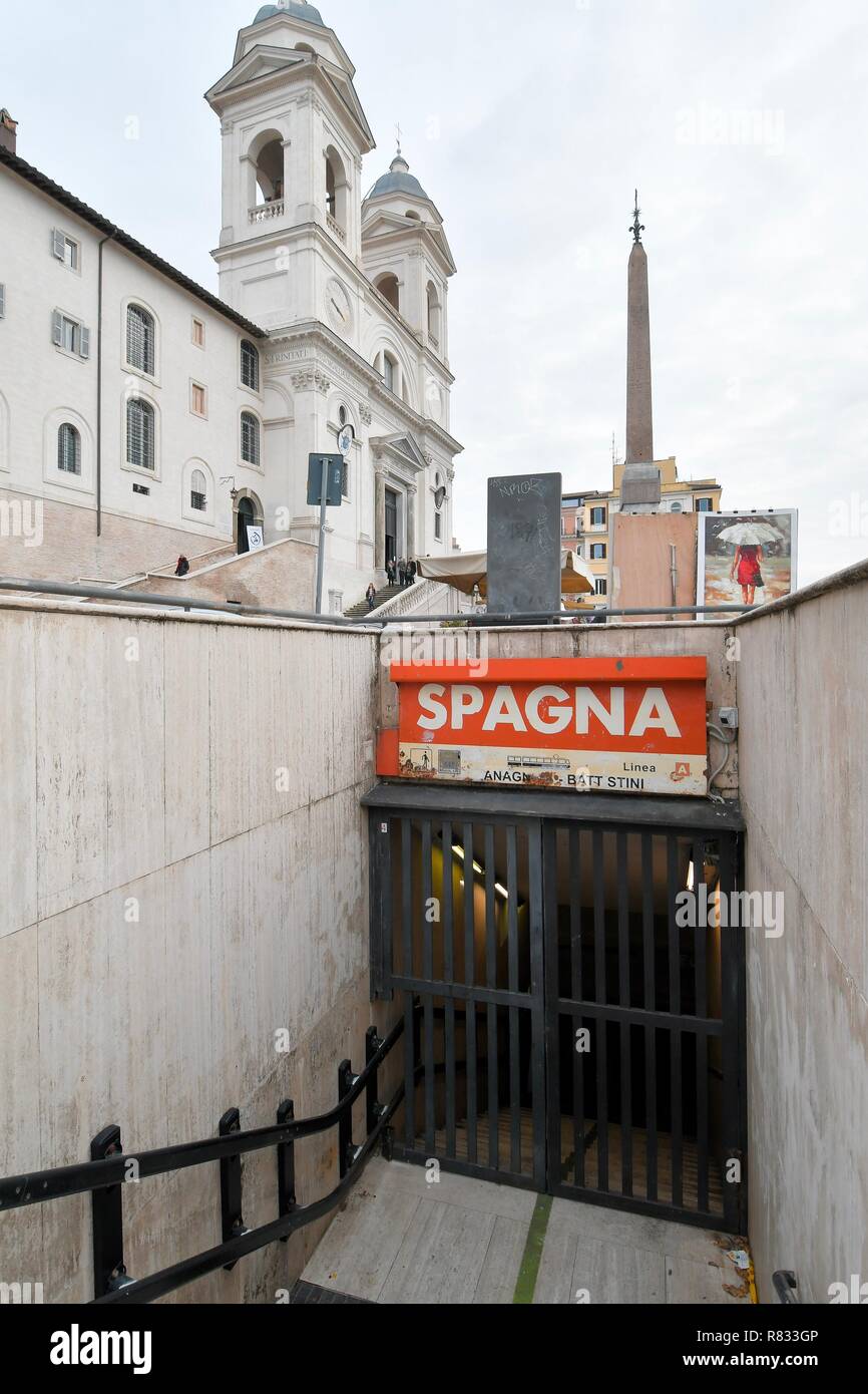 stazione metro Spagna Stock Photo - Alamy