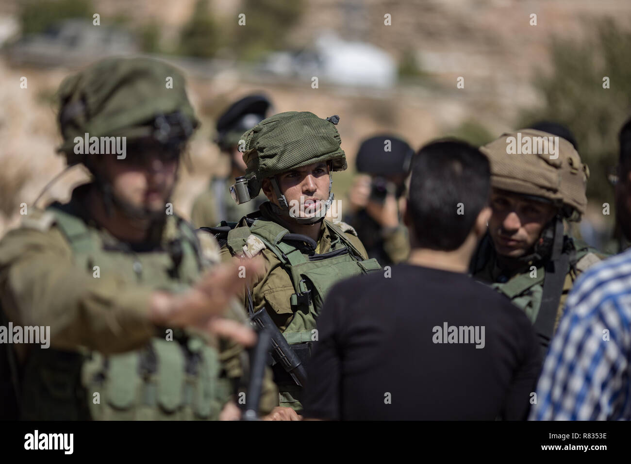 Man seen arguing hi-res stock photography and images - Alamy