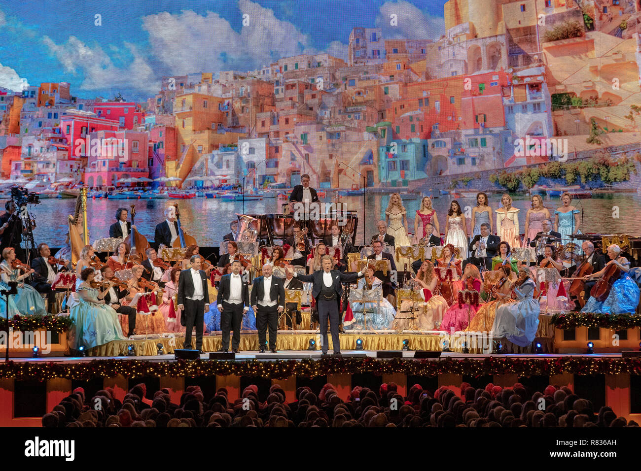 Andre rieu performance london hi-res stock photography and images - Alamy