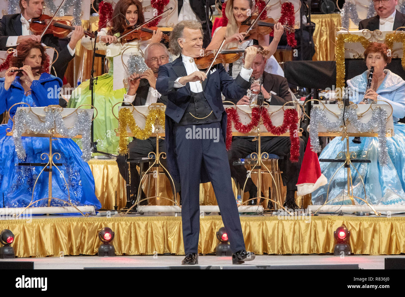 Andre rieu performance london hi-res stock photography and images - Alamy