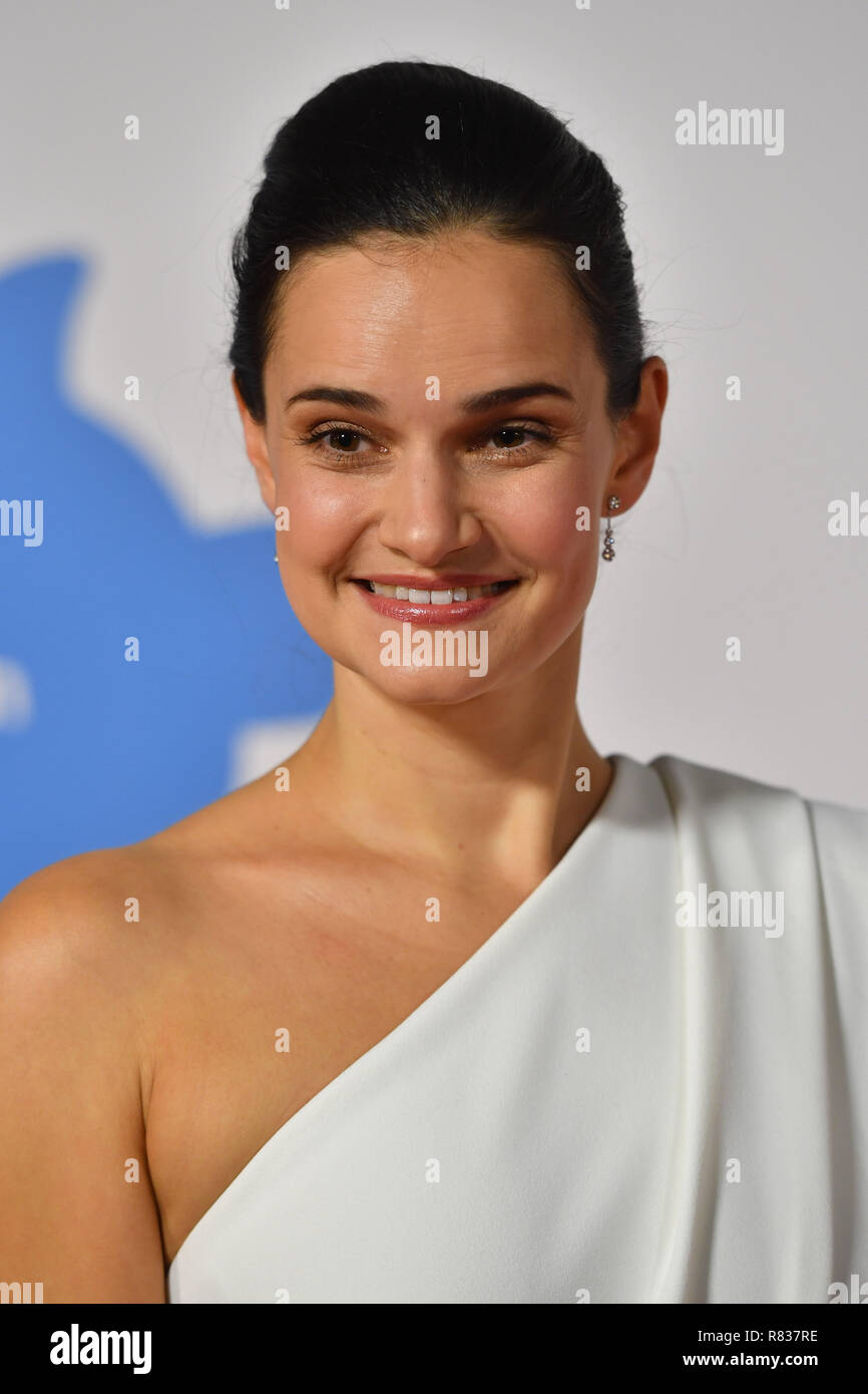 Munich, Deutschland. 12th Dec, 2018. Raphaela GROMES (cellist), single ...