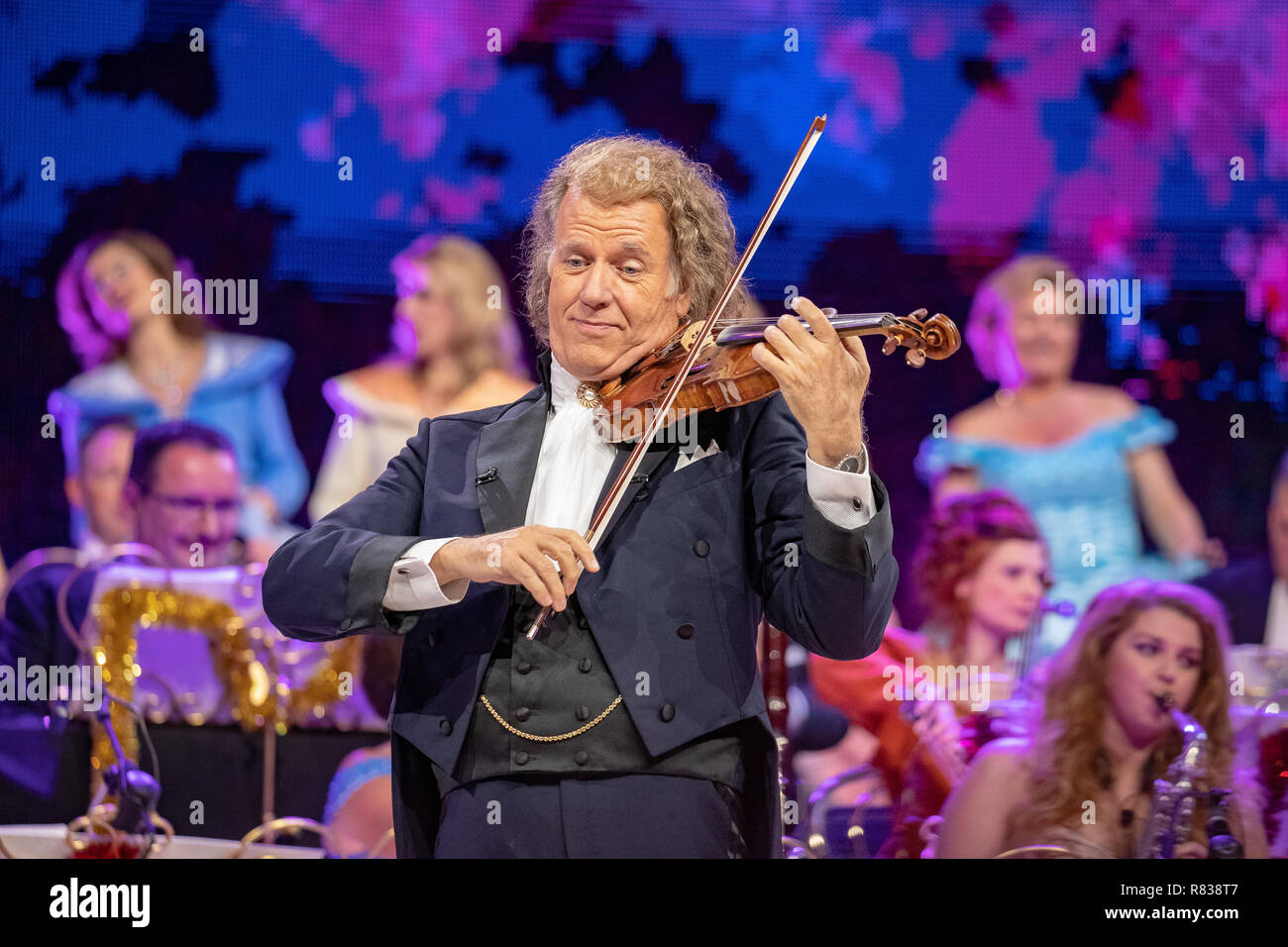 Dutch violinist conductor andre rieu performs wembley arena hi-res ...