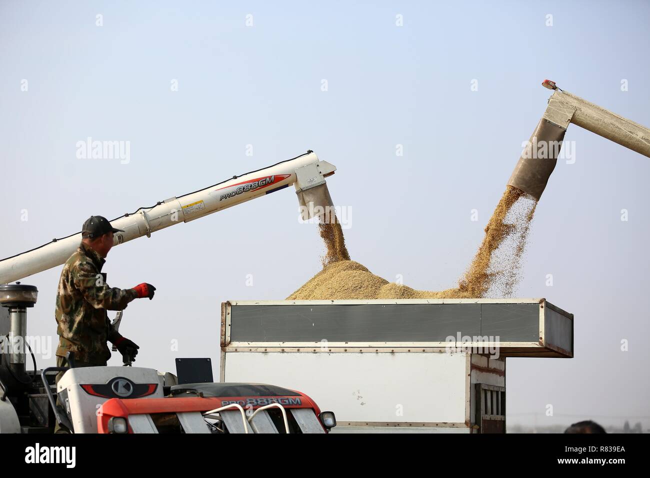 China farming machinery hi-res stock photography and images - Alamy