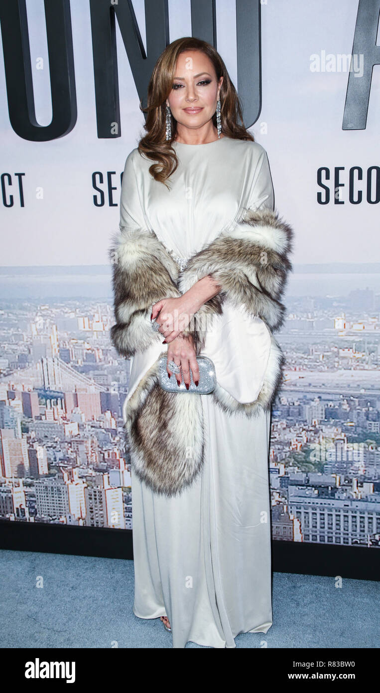 Second act 2018 movie hi-res stock photography and images - Alamy