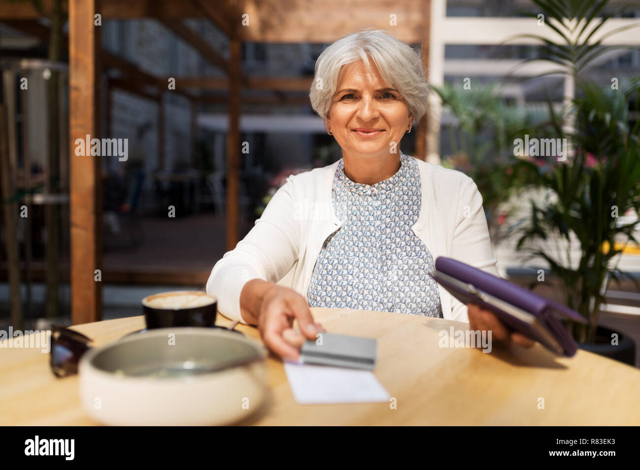 Old people paying card hi-res stock photography and images - Alamy