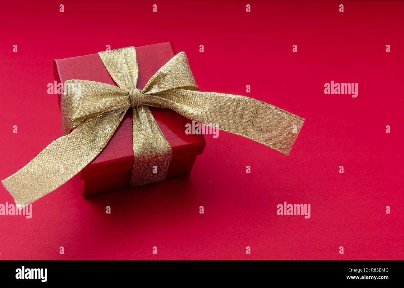 Red and gold box hi-res stock photography and images - Alamy