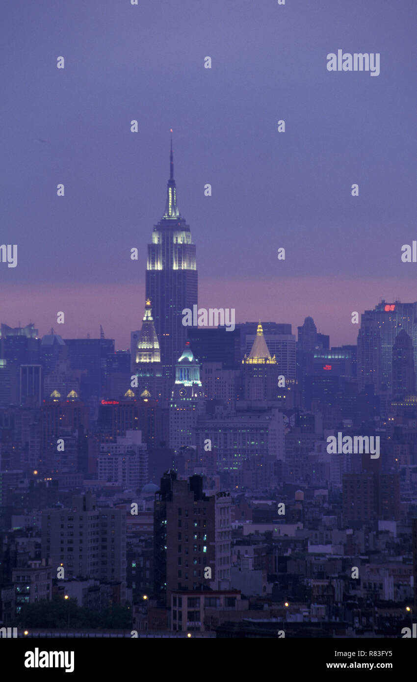 NOT 986174 NEW YORK CITY MIDTOWN AT DUSK Empire State Building Met Life ...
