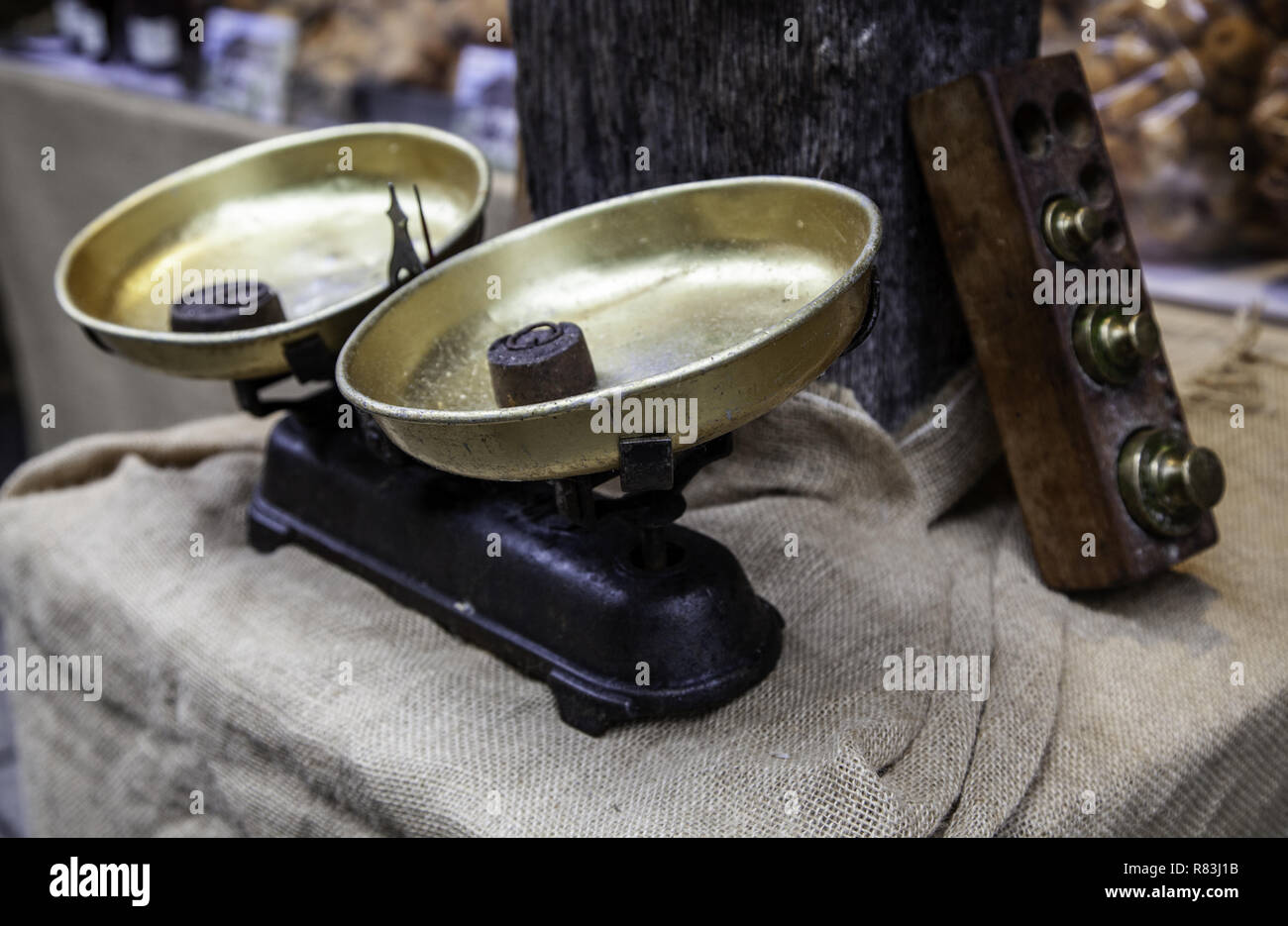 Old weighing scale, tool detail for weighing food Stock Photo - Alamy