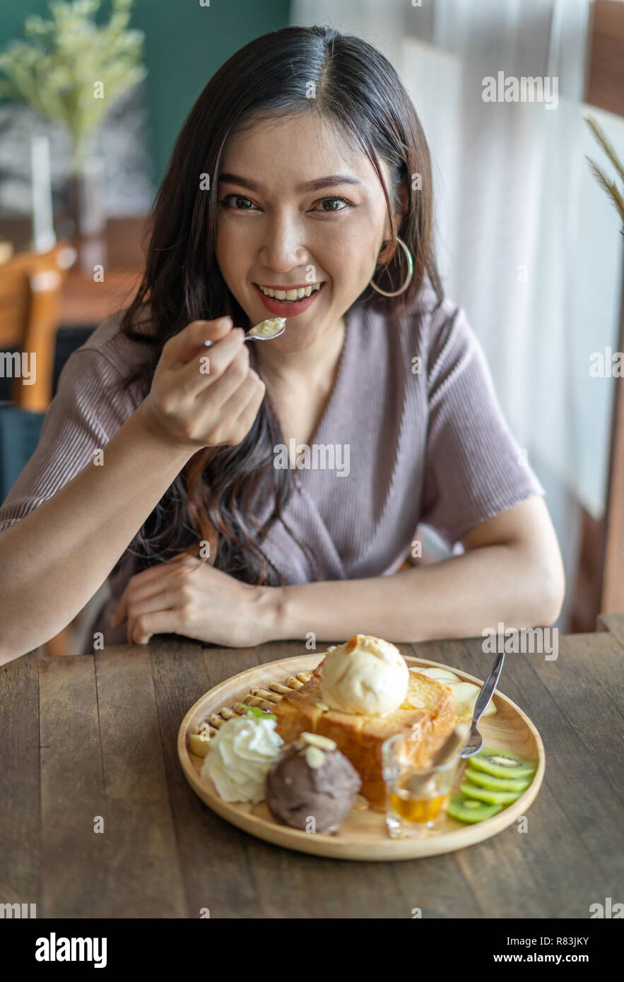 Chinese woman eating banana hi-res stock photography and images - Alamy