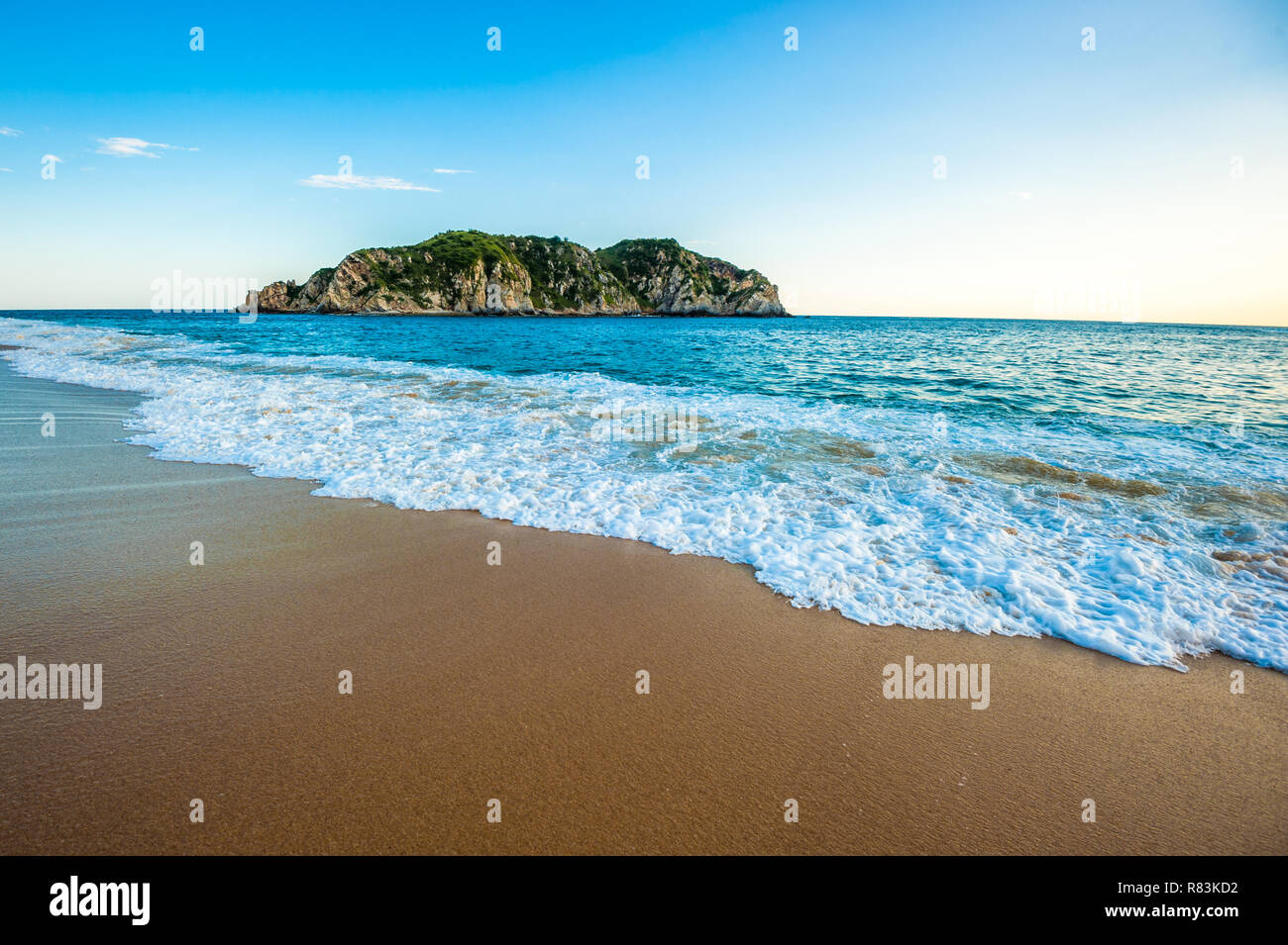 Cacaluta beach in Huatulko, Oaxaca, Mexico Stock Photo - Alamy